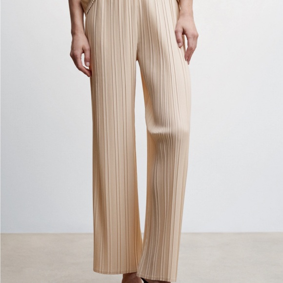 Uniqlo | Pants & Jumpsuits | Uniqlo Cream Wide Leg Pants Lightweight ...